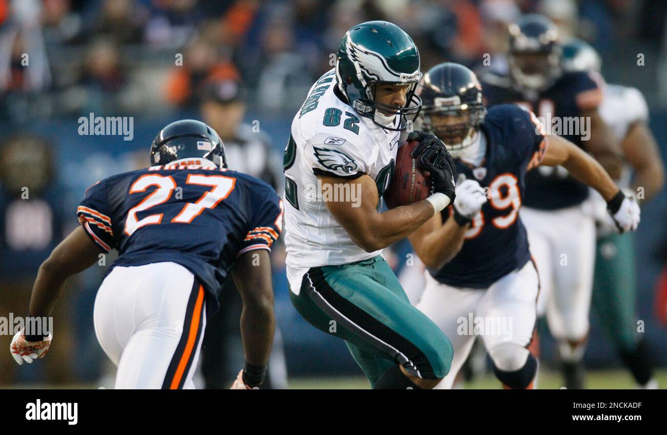 Philadelphia Eagles tight end Clay Harbor, center advances the ball ...
