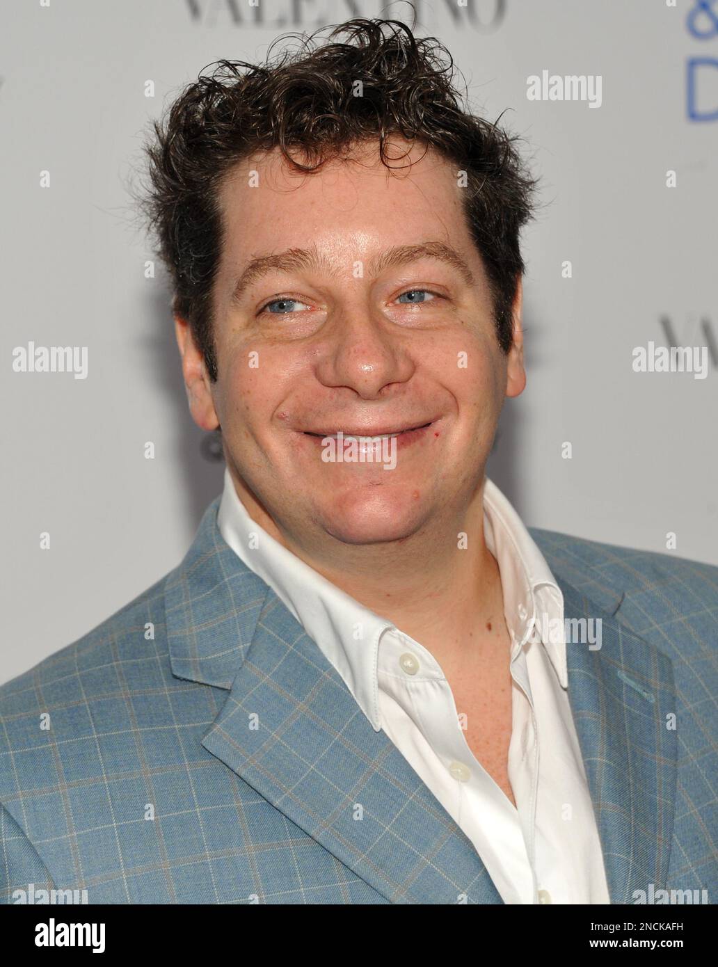 Jeffrey Ross attends the premiere of 'Love and Other Drugs' at the ...