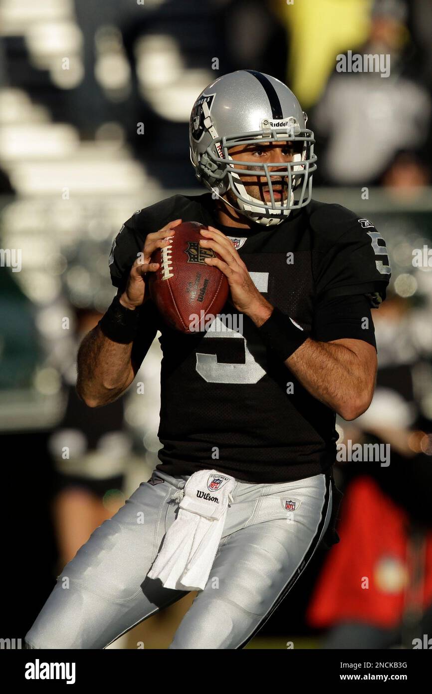 Oakland Raiders quarterback Bruce Gradkowski (5) in the fourth quarter ...