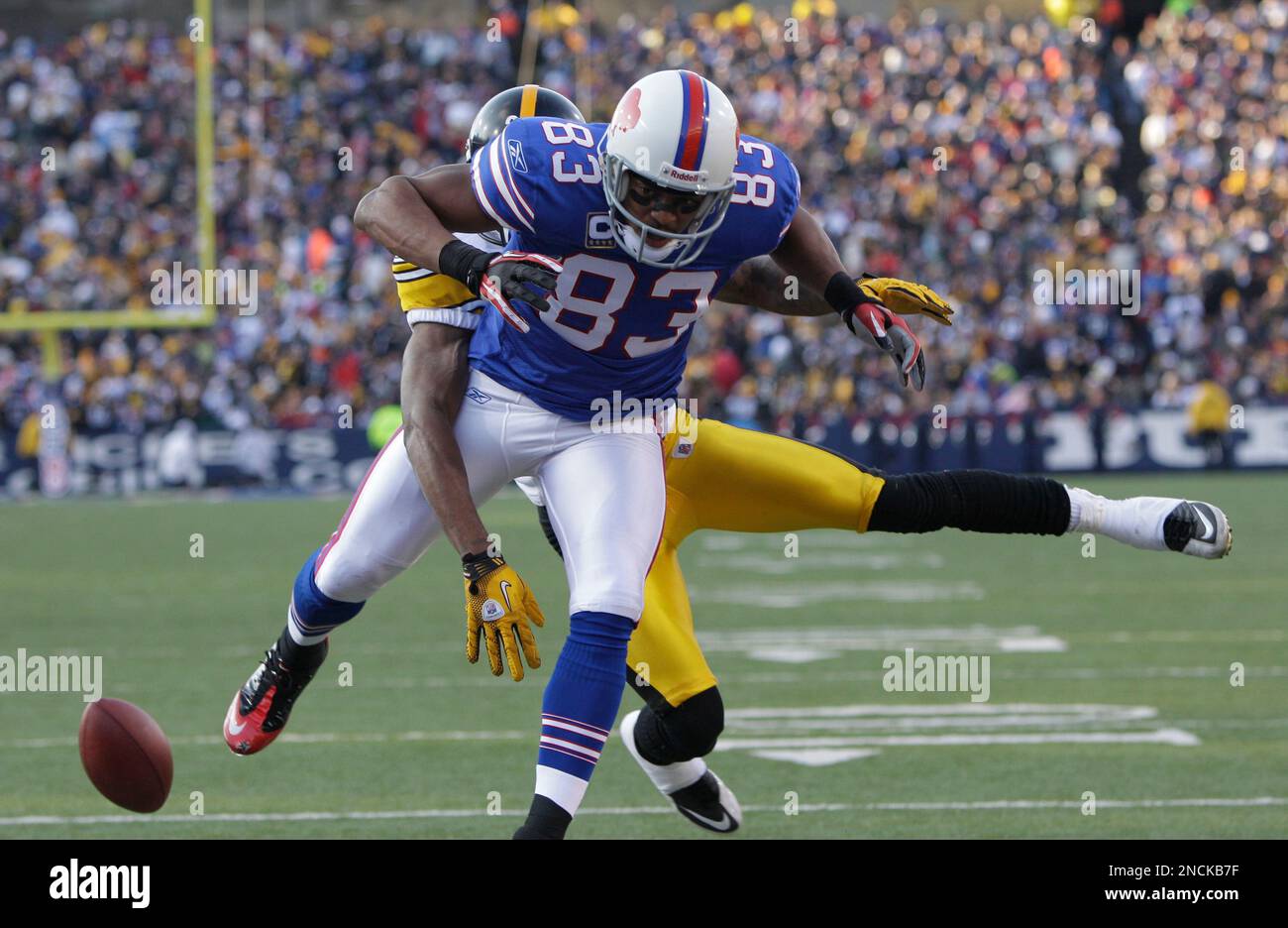 Buffalo Bills' Lee Evans (83) is pressured by Pittsburgh Steelers' Ike ...