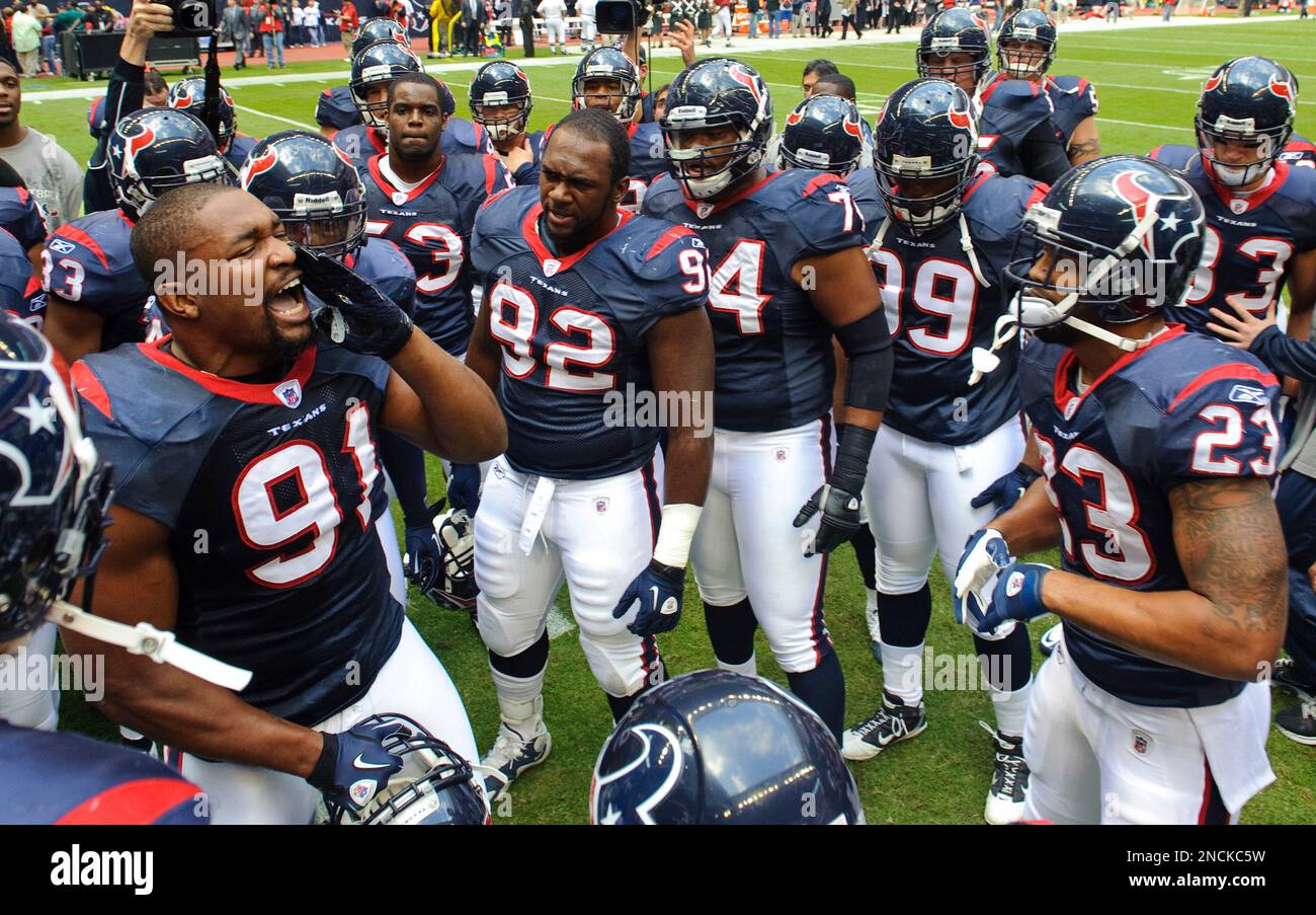 Houston Texans' Amobi Okoye (91) leads a pre-game huddle before an NFL ...