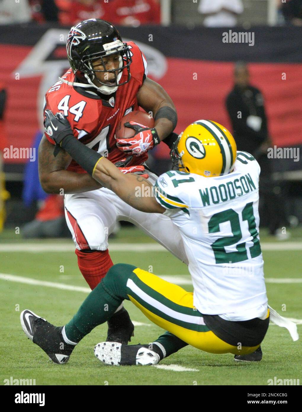 Atlanta Falcons receiver Jason Snelling (44) is stopped by Green Bay ...