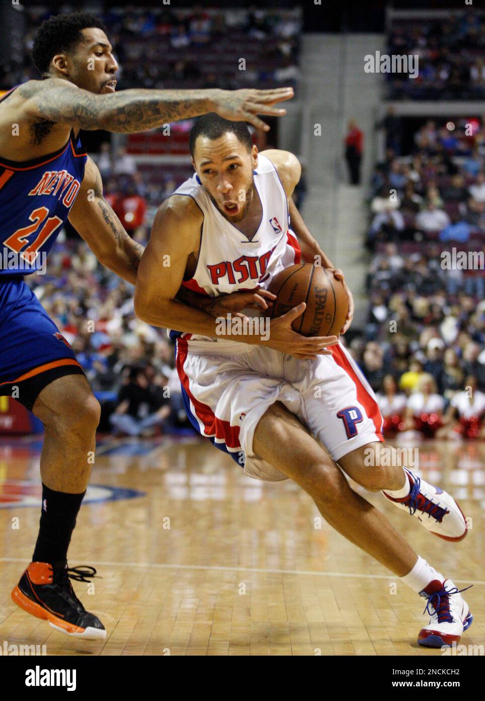 Detroit Pistons' Tayshaun Prince, right, drives to the basket against ...