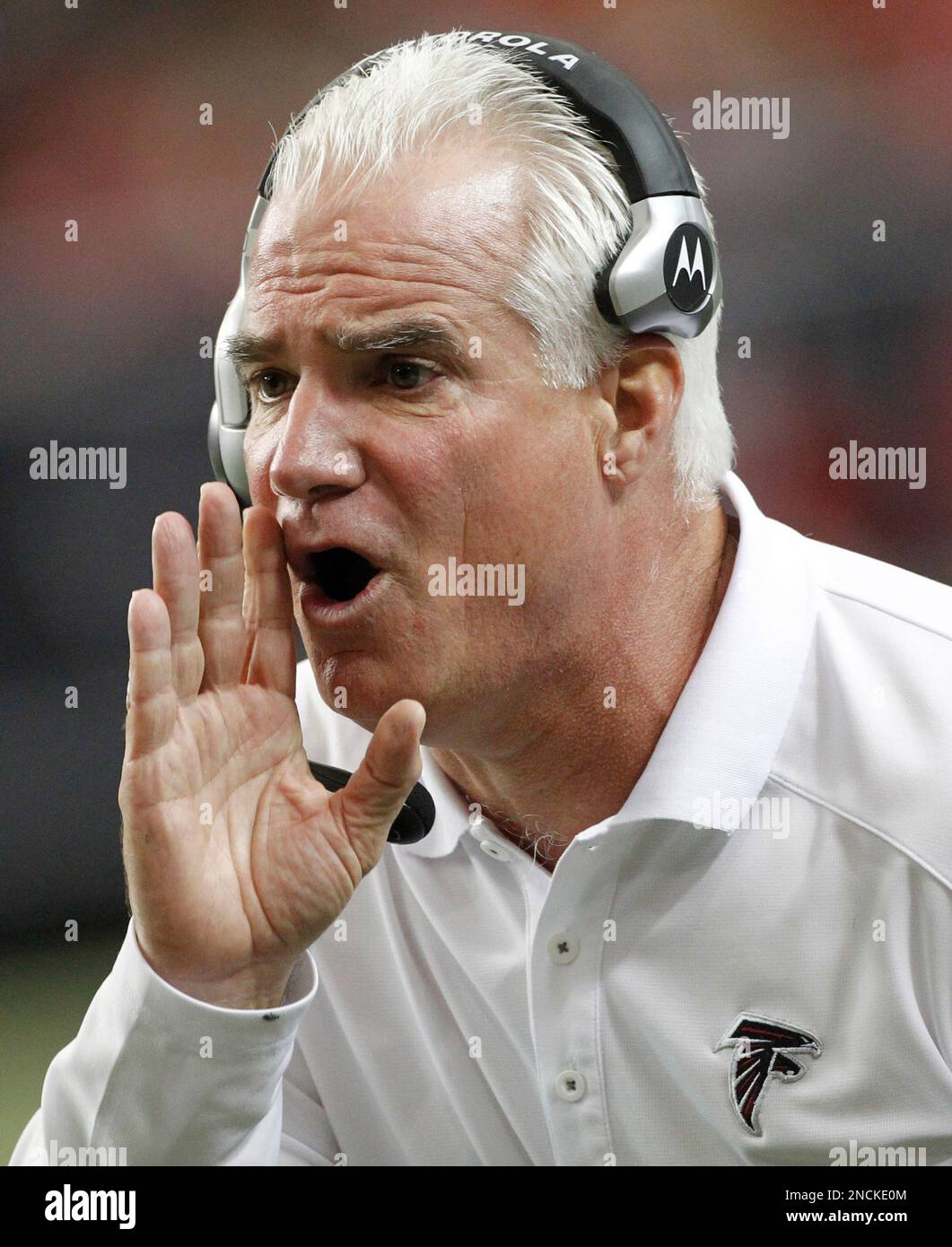 Atlanta Falcons coach Mike Smith yells instruction during the first ...
