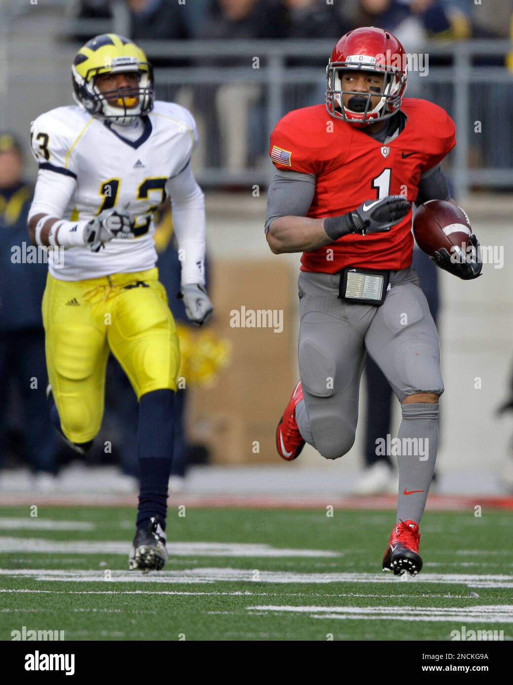 Ohio State running back Dan Herron (1) runs away from Michigan safety ...