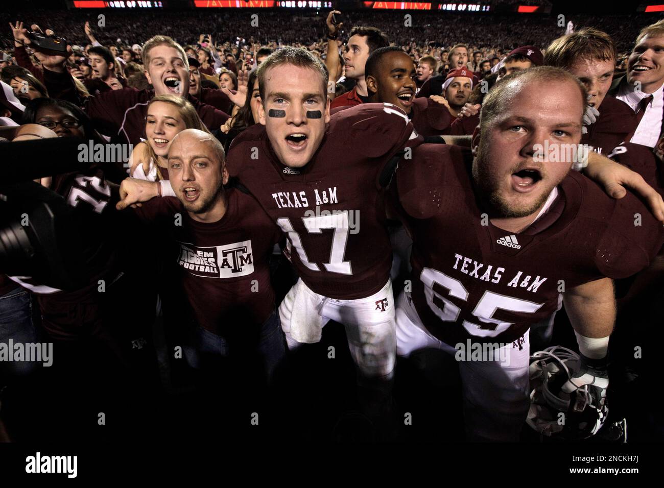 Texas A&M Aggies quarterback Ryan Tannehill (17) and offensive linesman ...