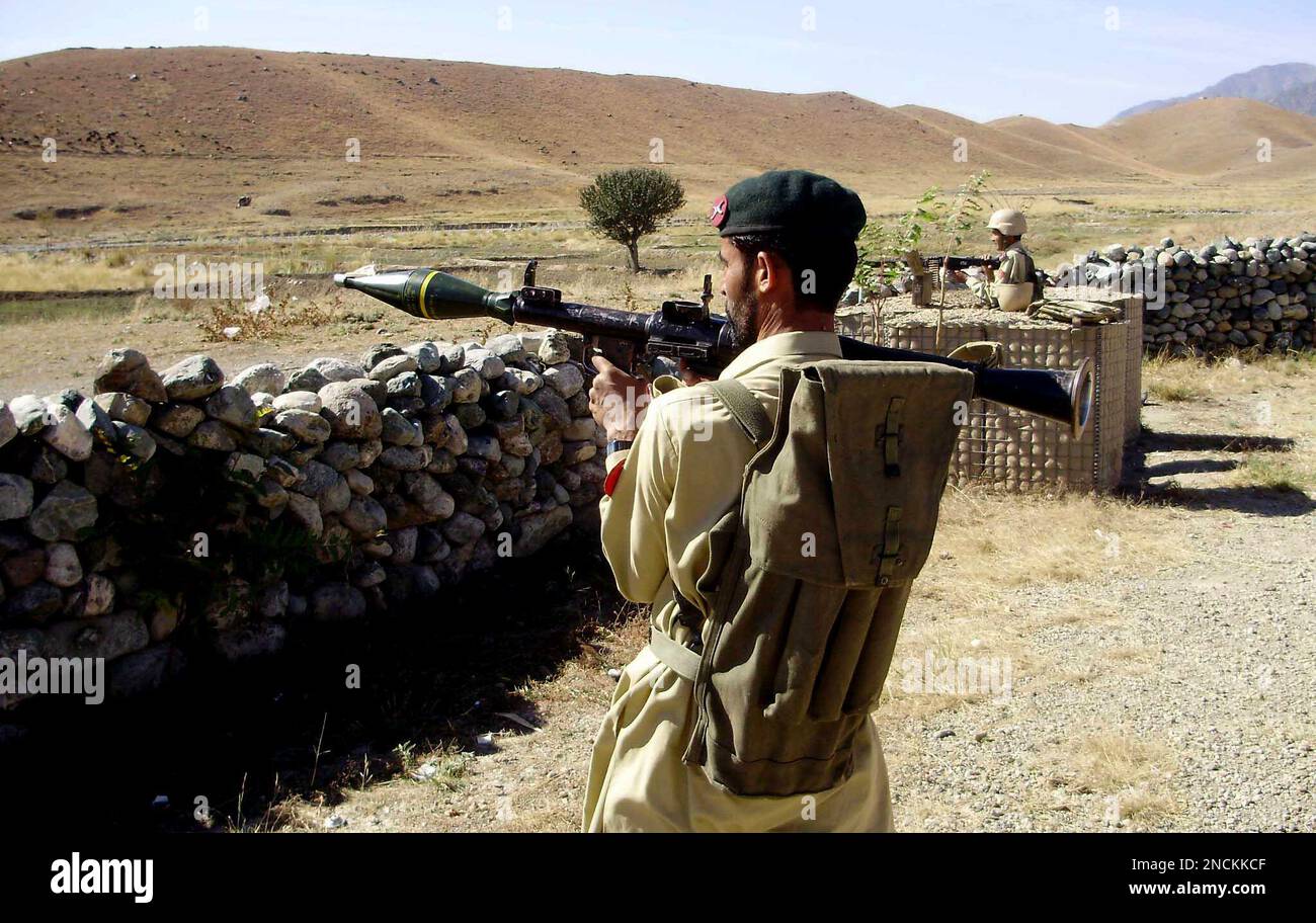 In this picture taken on Nov. 14, 2010 Soldiers of Pakistani militia ...