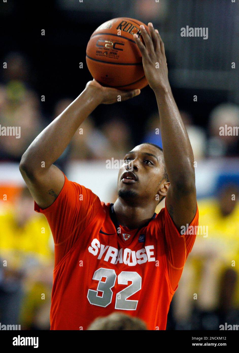 Syracuse's Kris Joseph (32) takes a shot during the second half of an ...