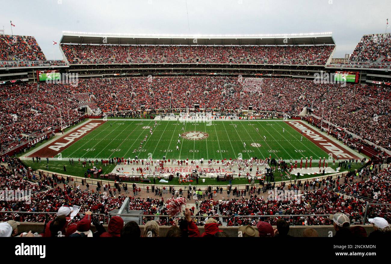 Alabama kicks off to Auburn to start the second half of an NCAA college ...