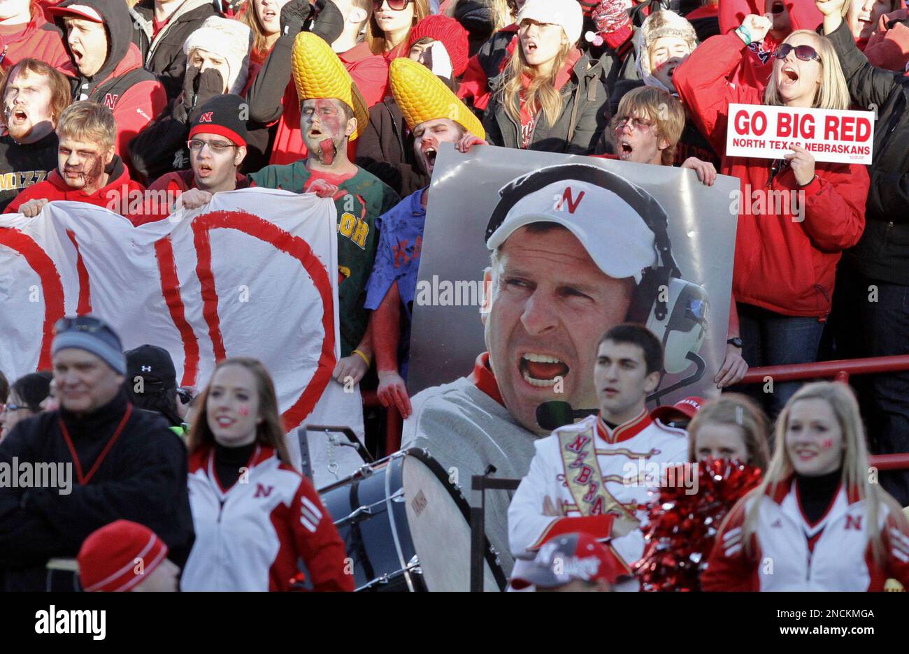 Nebraska fans hold up a poster of Nebraska head coach Bo Pelini, prior ...