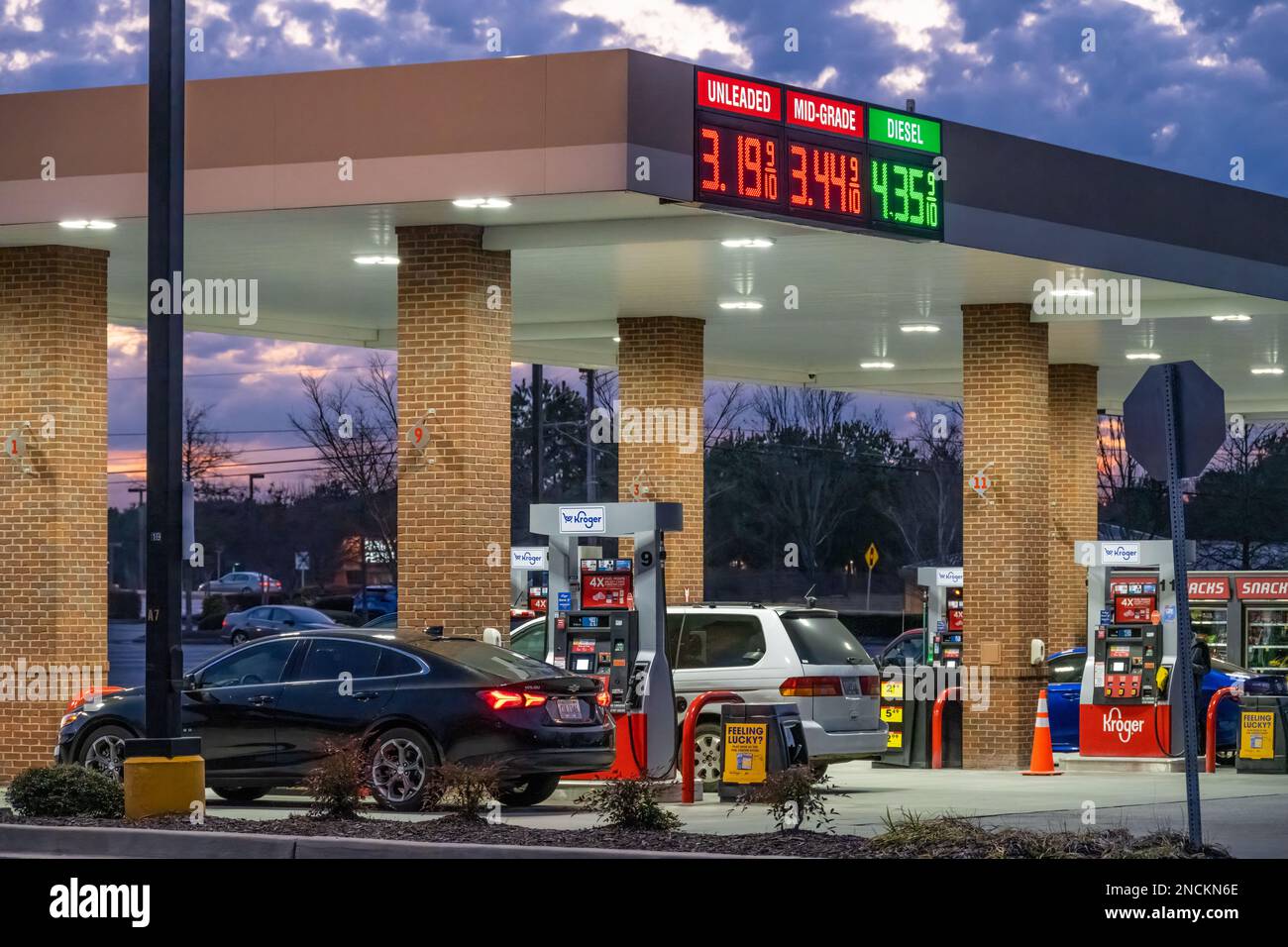 Kroger Fueling Station Hi res Stock Photography And Images Alamy