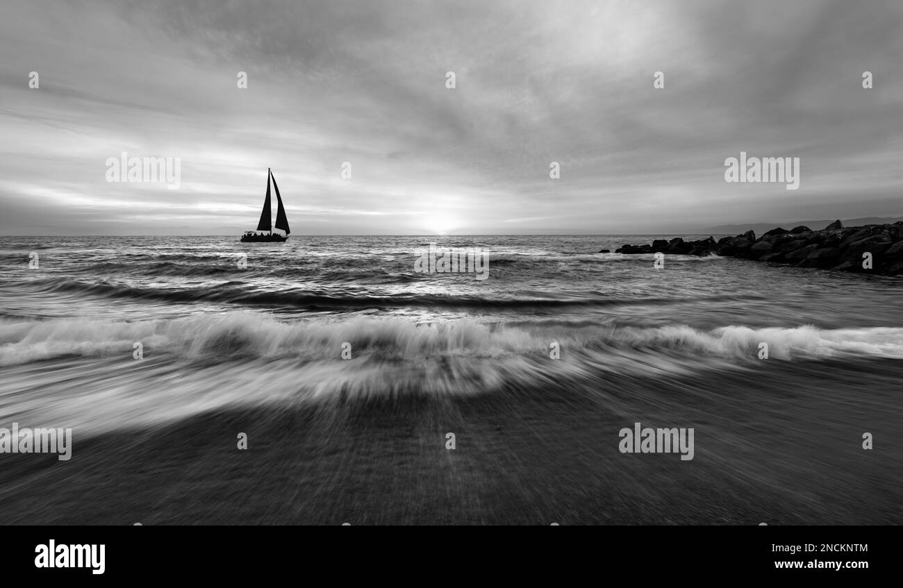 Boat on sea overhead Black and White Stock Photos & Images - Alamy