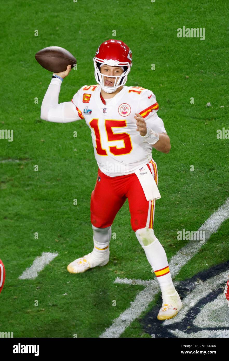 Kansas City Chiefs quarterback Patrick Mahomes (15 ) throws a pass ...