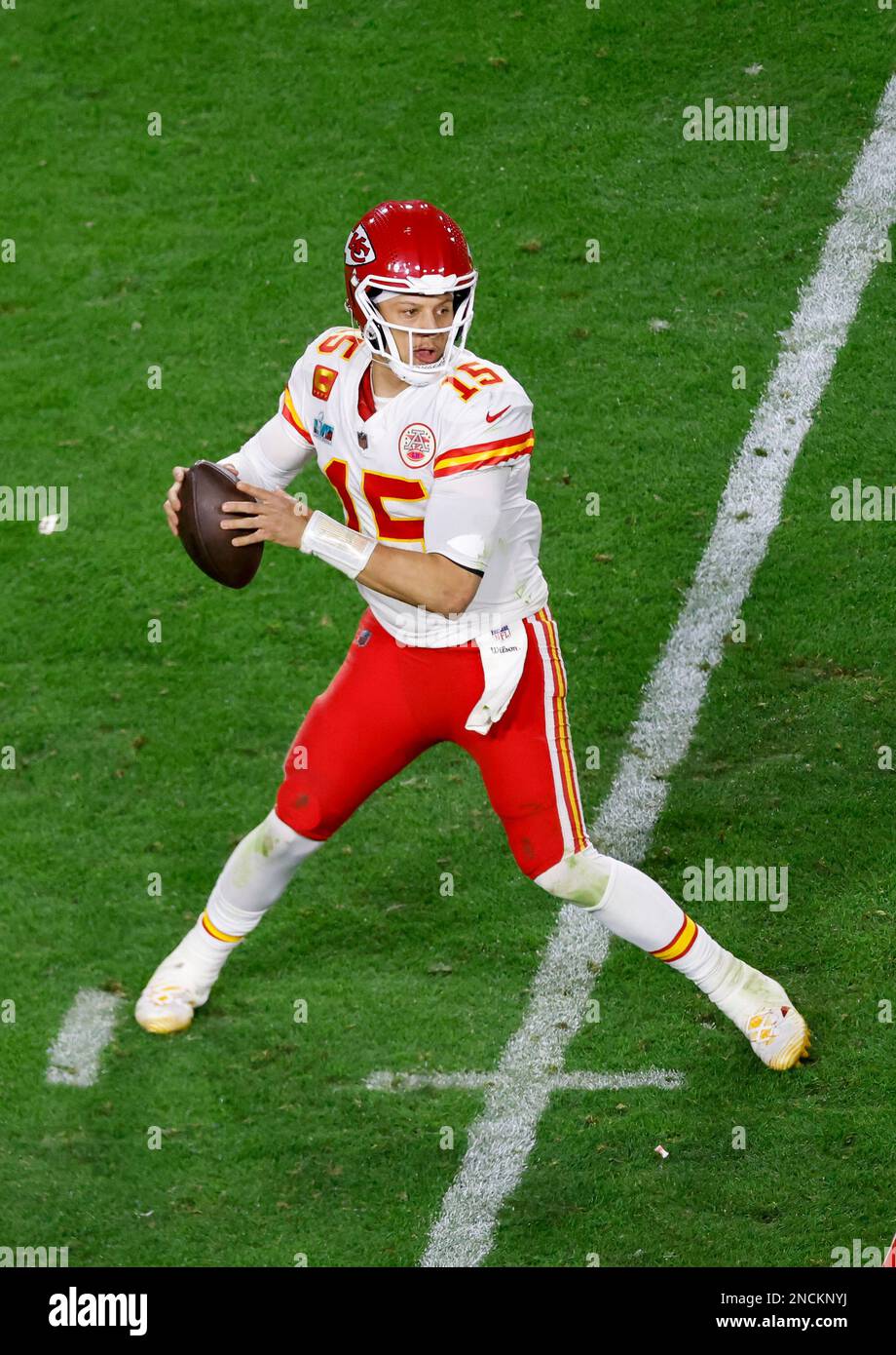Kansas City Chiefs quarterback Patrick Mahomes (15 ) throws a pass ...
