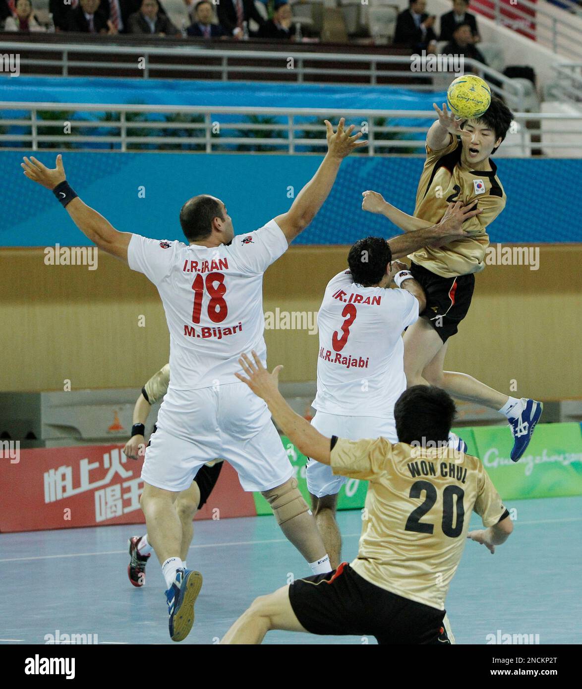 Yi Kyeong Jeong of South Korea , top right, prepares to score during ...