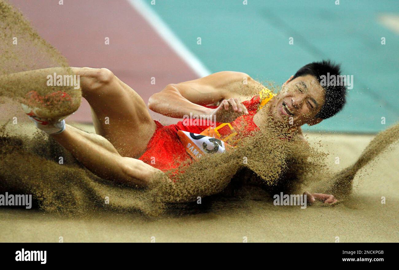 China's Li Yanxi competes on his way to win the gold medal in the men's ...