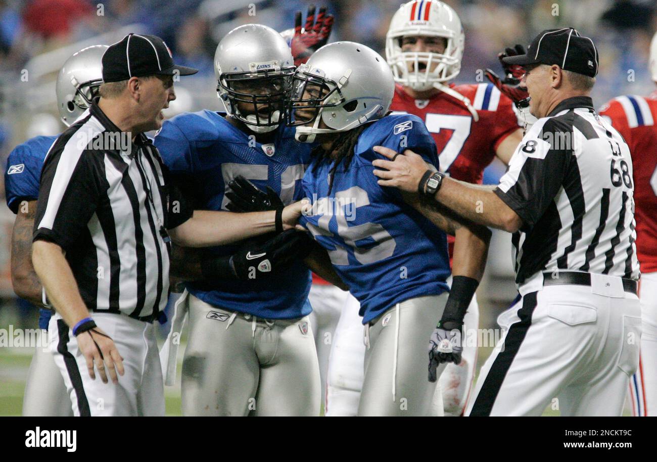 NFL umpire Tony Michalek, left, pulls Detroit Lions' Louis Delmas (26 ...
