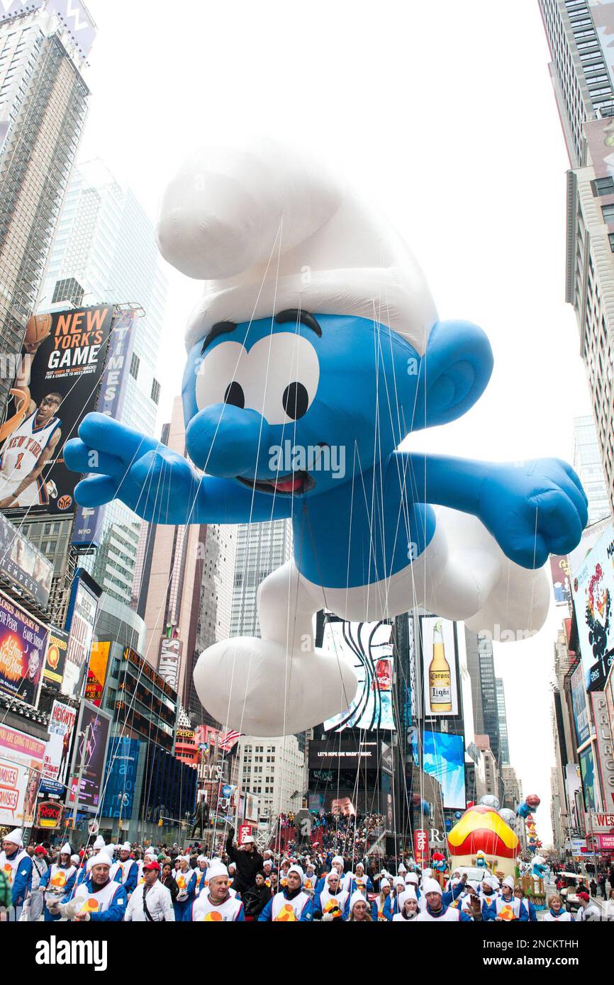 The Smurf balloon floats through Times Square in the Macy's ...