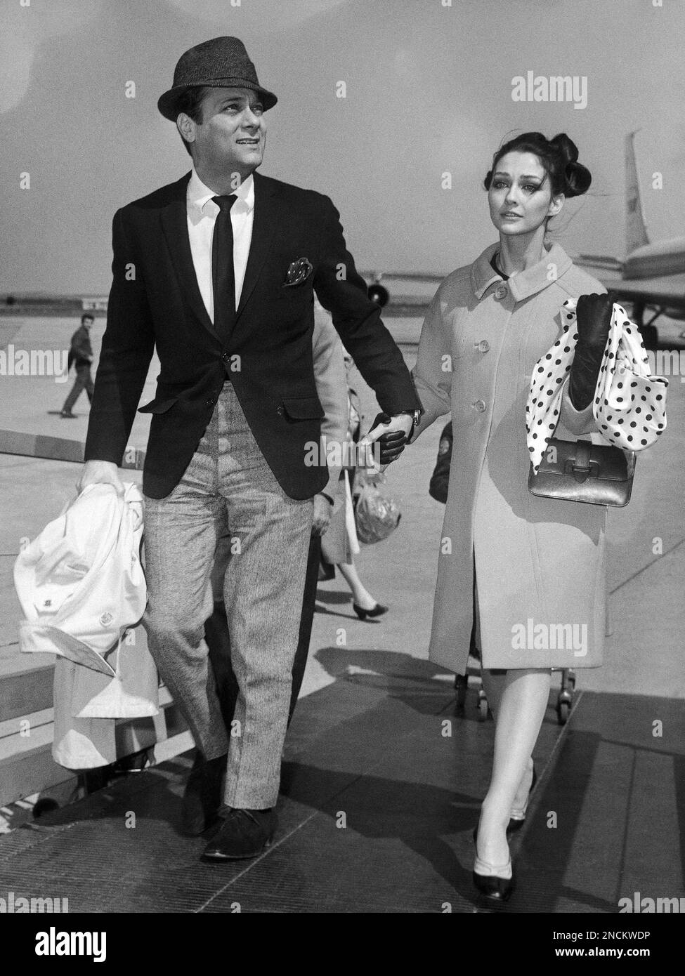 Hollywood actor Tony Curtis and his German-born actress-wife Christine ...