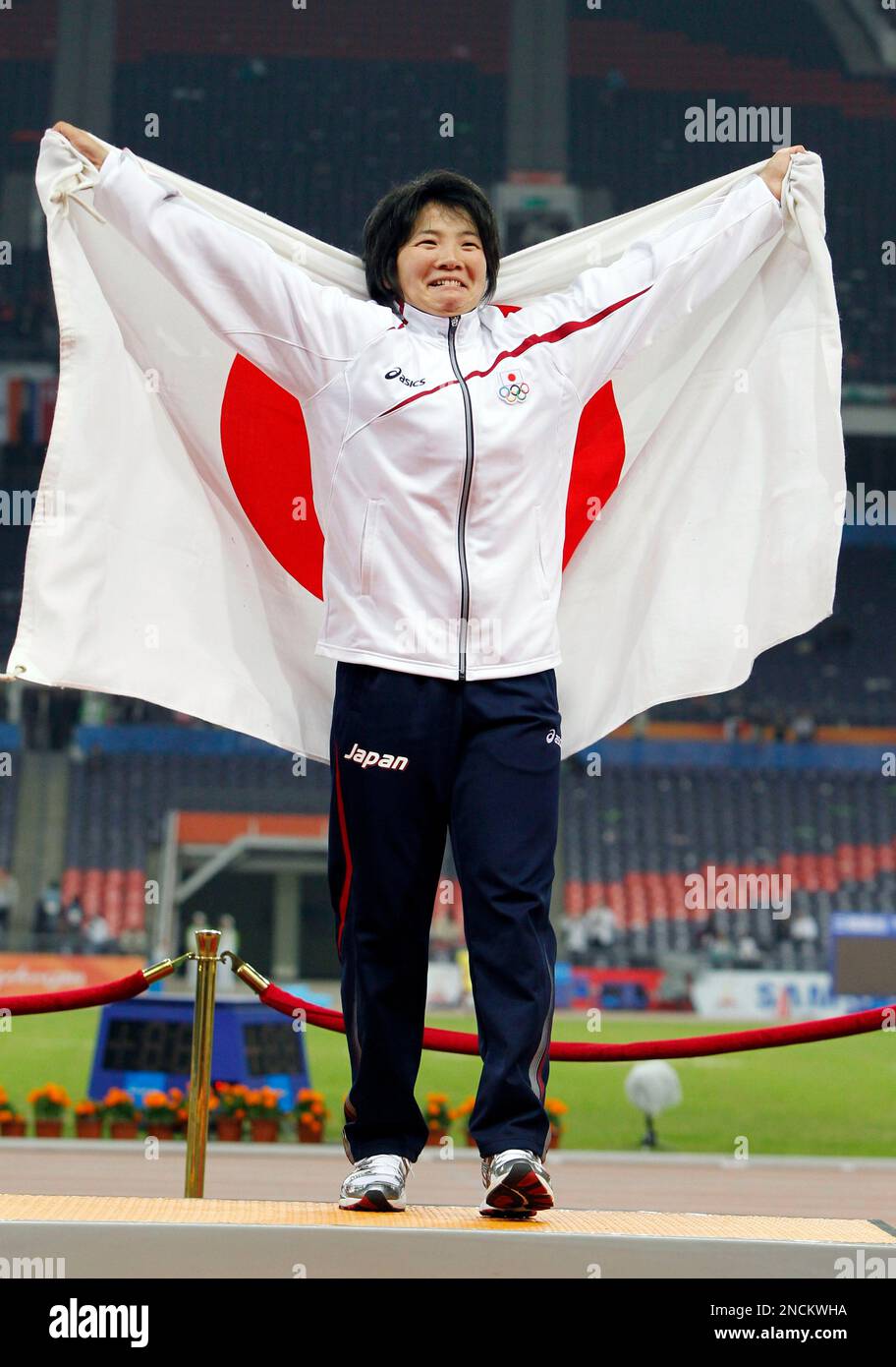 Japan's Yuki Ebihara celebrates the gold medal she won in the women's ...