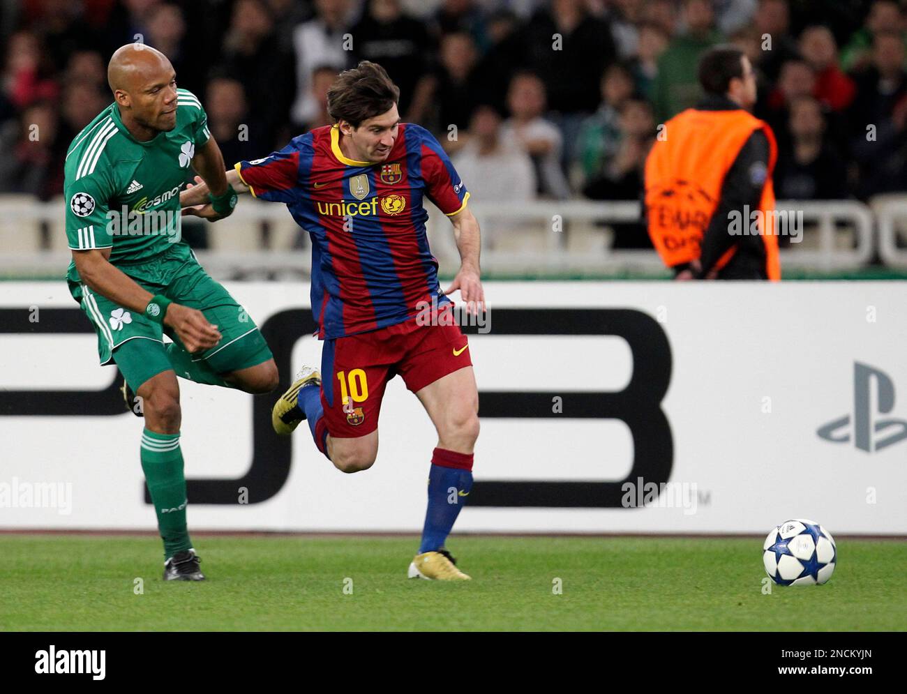 Panathinaikos' Jean-Alain Boumsong, left, tries to stop Barcelona's ...