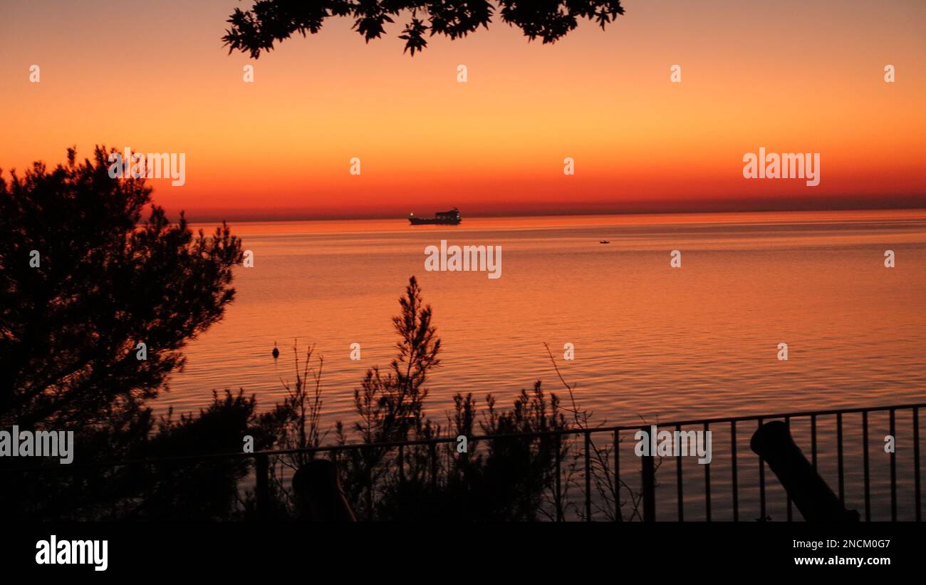 Castello al tramonto hi-res stock photography and images - Alamy
