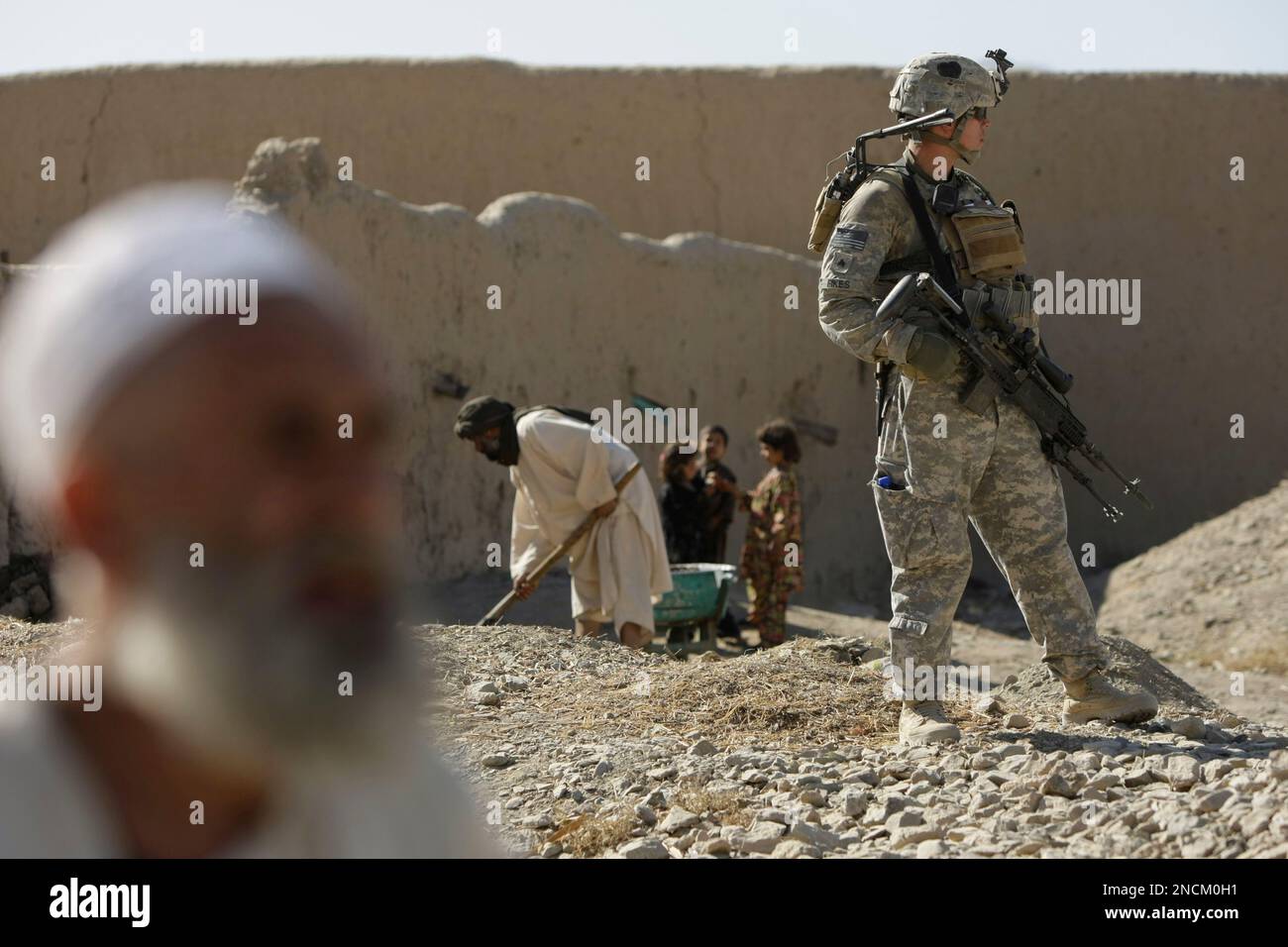 US Army Sgt. Curtis Fikes of Texas First Battalion, 502nd Infantry ...