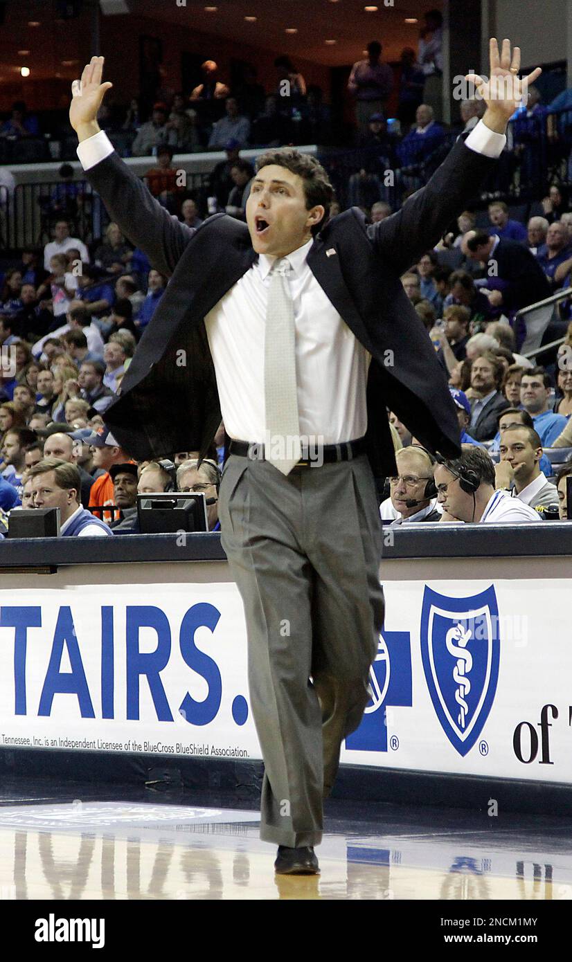 Memphis coach Josh Pastner calls a play against Tennessee-Martin during ...