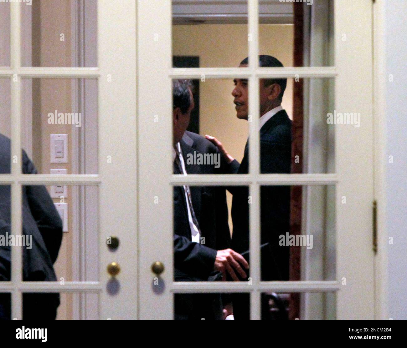 President Barack Obama meets with members of his staff in the West Wing ...