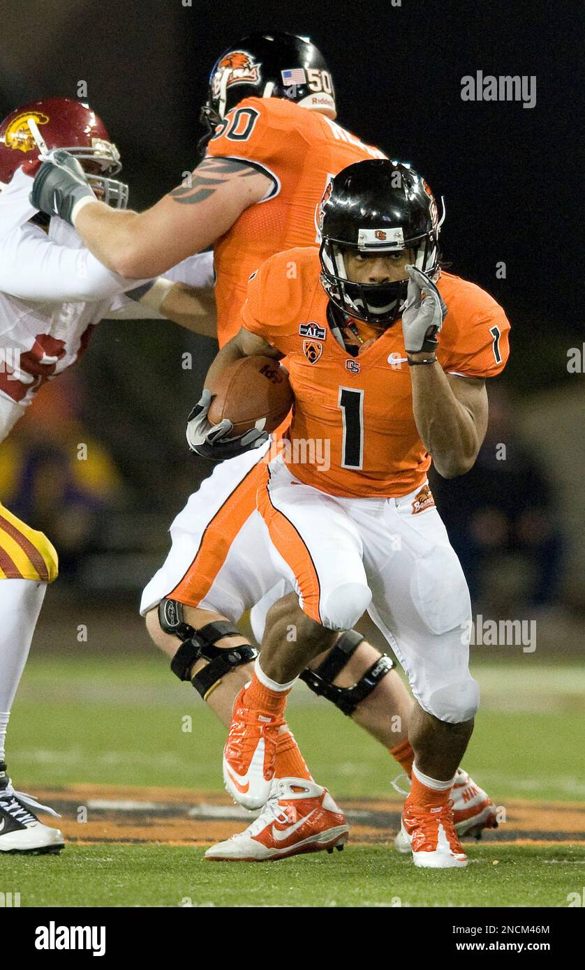 Oregon State Beavers running back Jacquizz Rodgers (1) looks for some ...