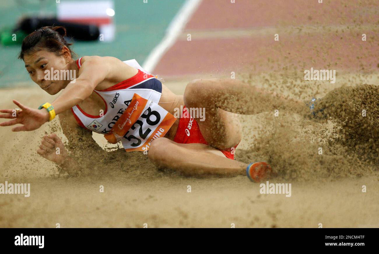 South Korea's Jung Soonok competes on her way to win the women's long ...