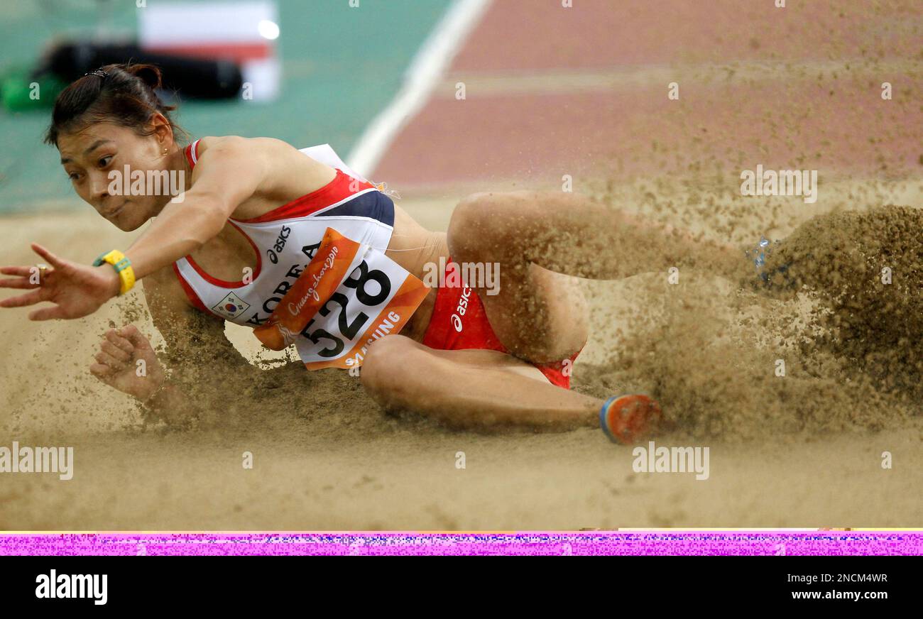 South Korea's Jung Soonok competes on her way to win the women's long ...