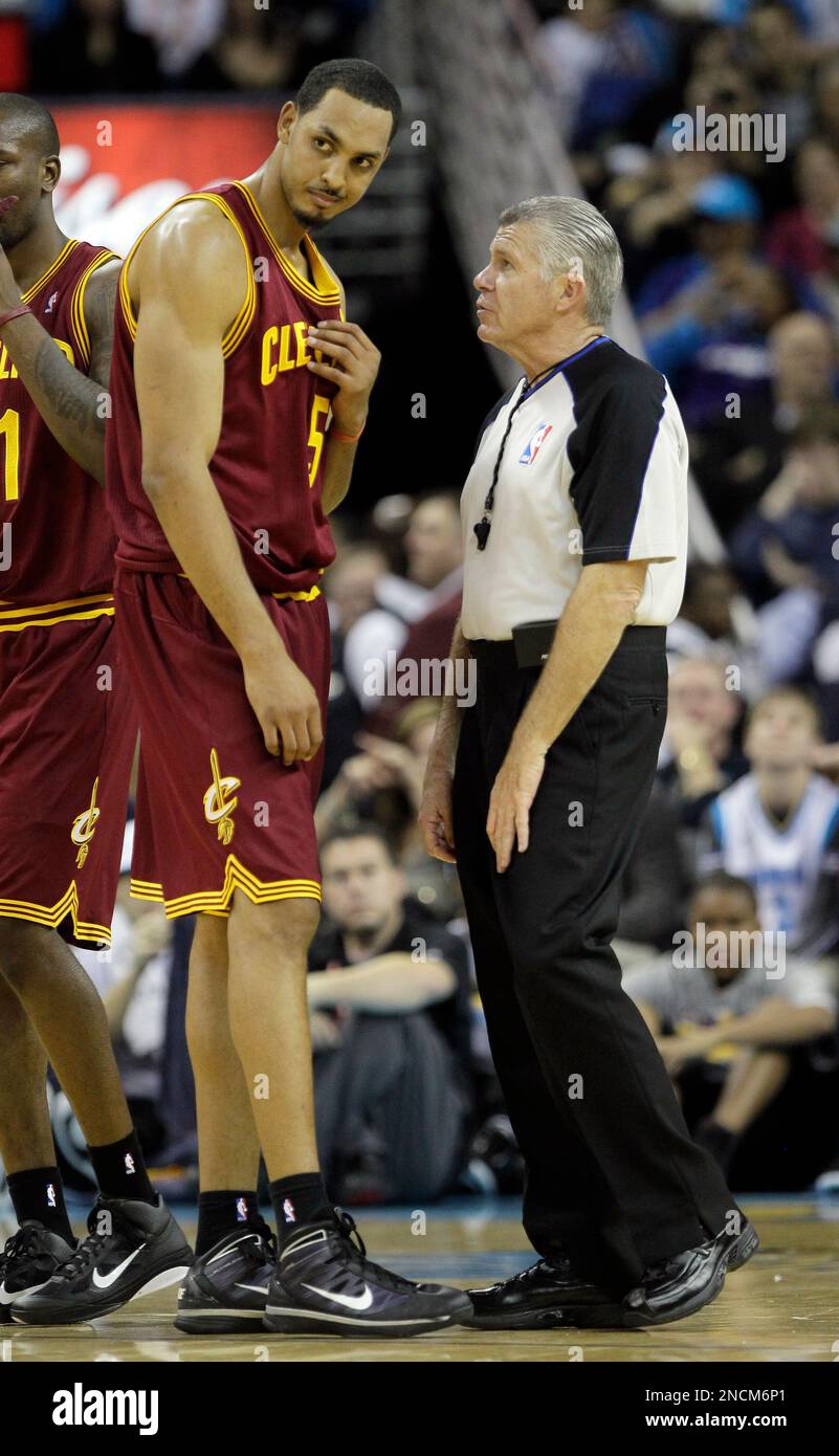 Cleveland Cavaliers center Ryan Hollins, left, speaks with referee Bob ...