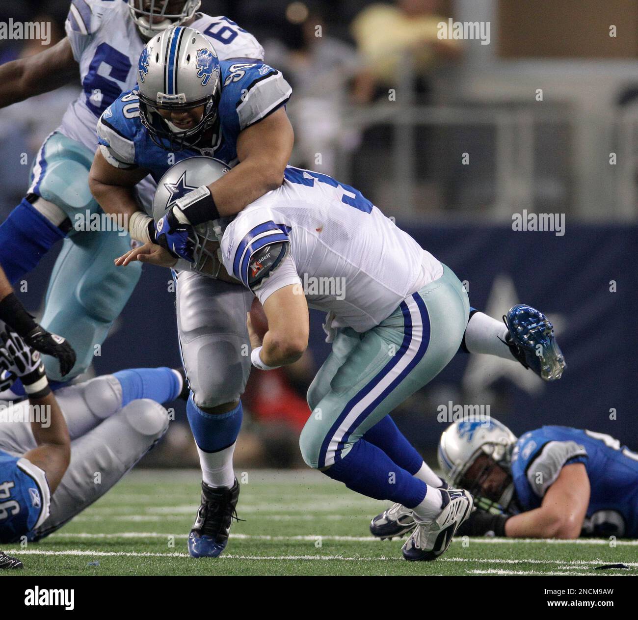 Dallas Cowboys quarterback Jon Kitna (3) and Detroit Lions defensive ...