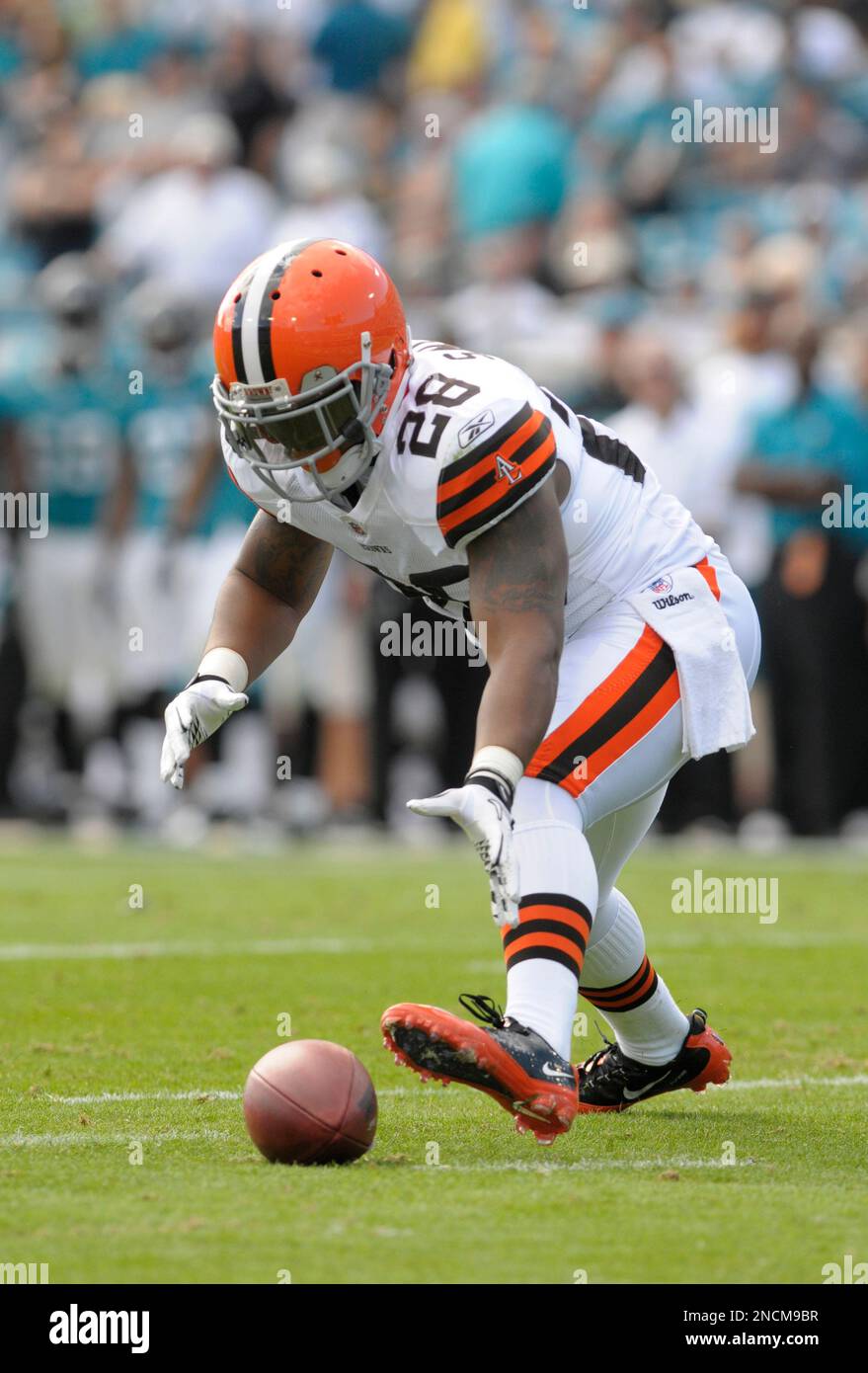 Cleveland Browns returner Clifton Smith reaches for the ball after ...