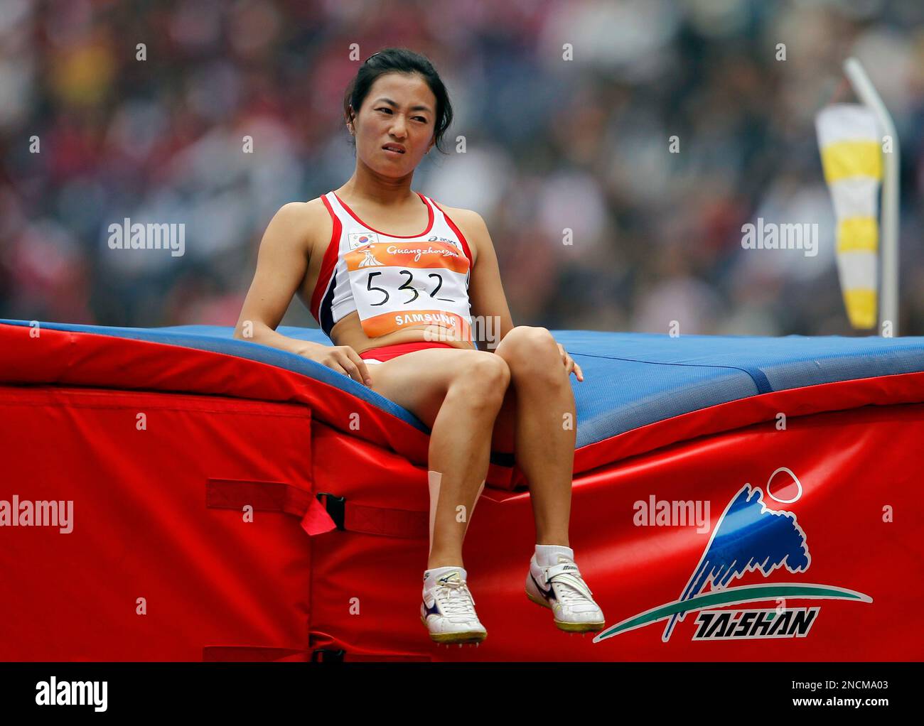 South Korea's Lee Eun Im reacts as she competes in the women's ...