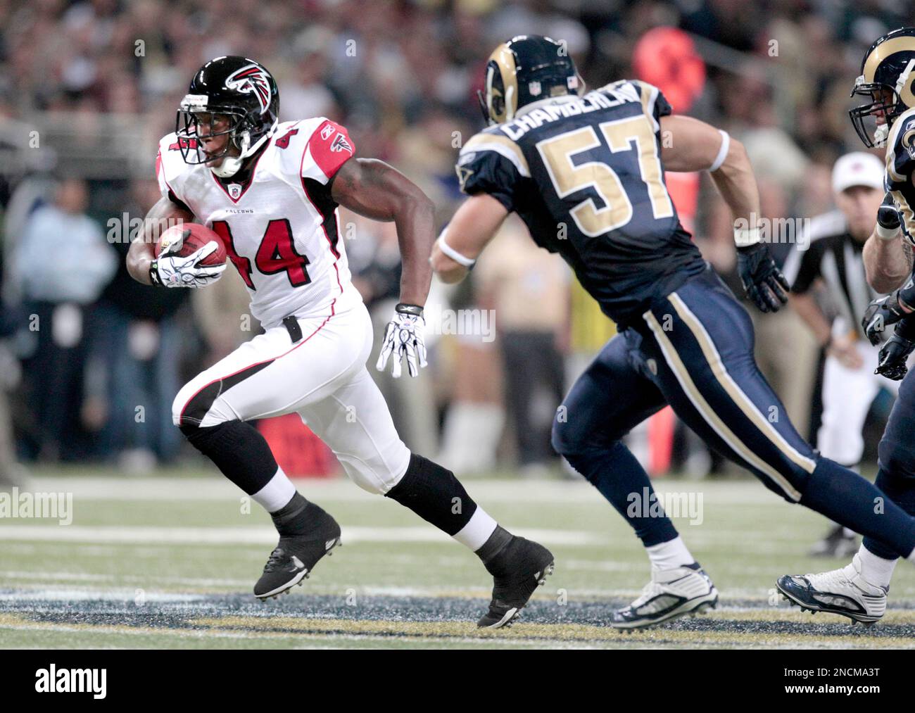 Atlanta Falcons running back Jason Snelling (44) tries to break free ...