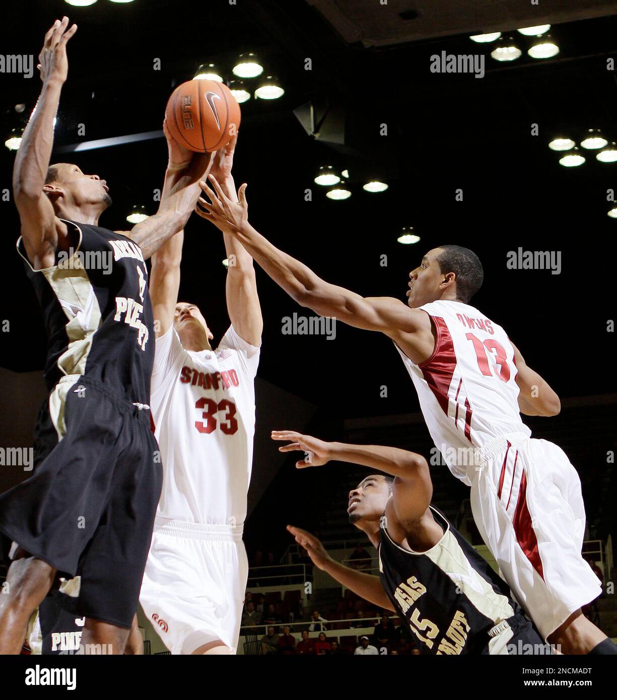 From left, Arkansas Pine Bluff's Dominic Moore, Stanford's Dwight ...