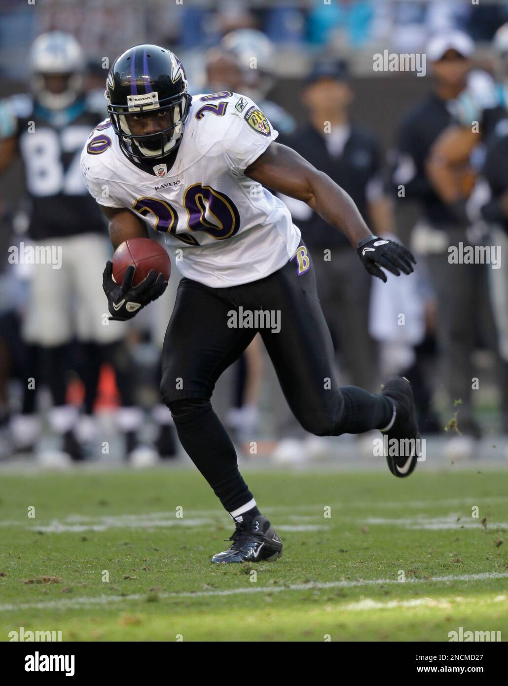 Baltimore Ravens' Ed Reed (20) returns an interception against the ...