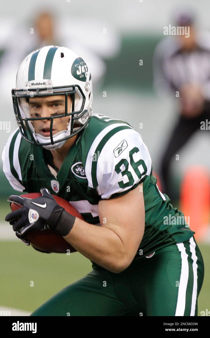 New York Jets' Jim Leonhard runs the ball during the third quarter of ...