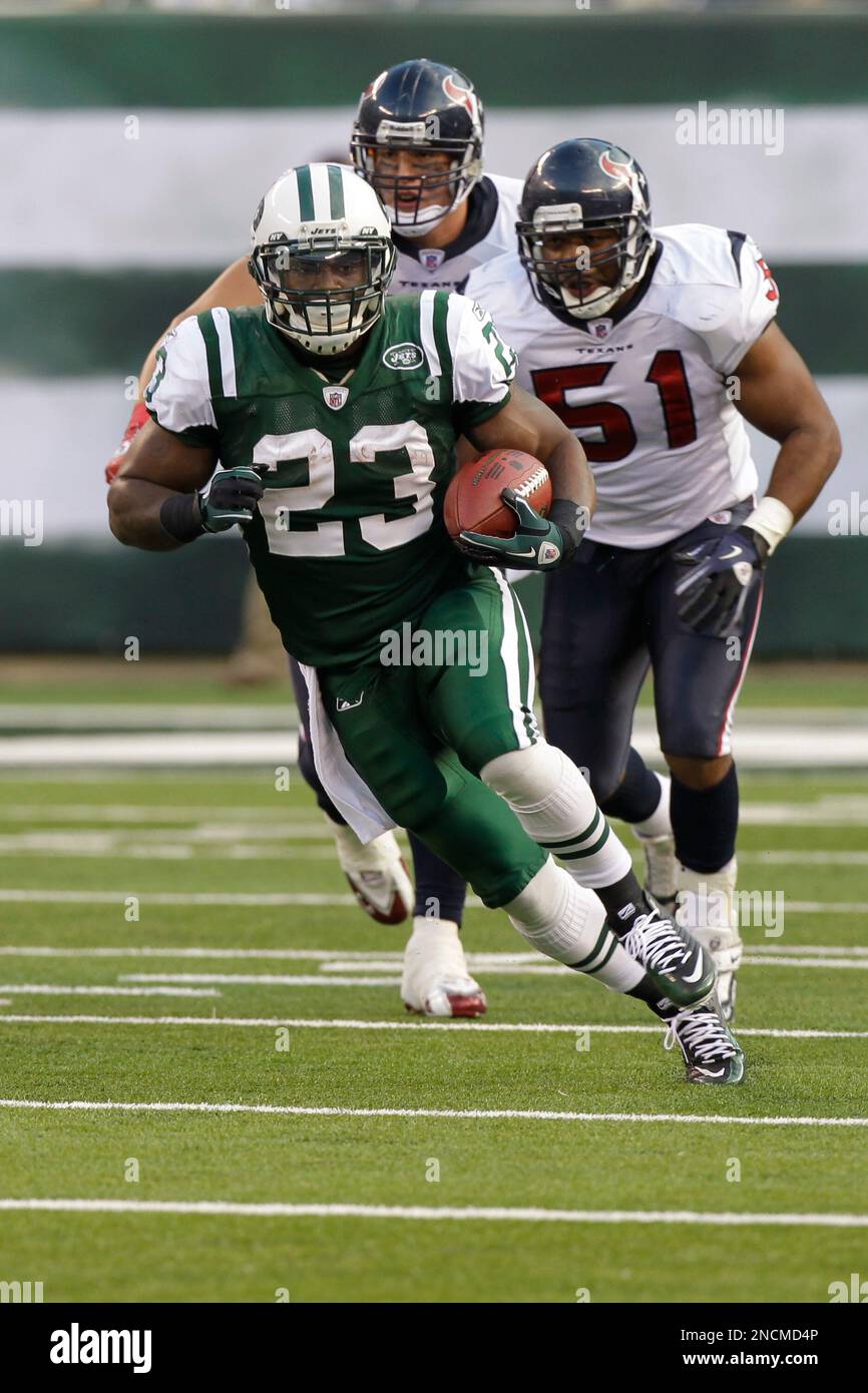 New York Jets' Shonn Greene (23) runs the ball during the third quarter ...
