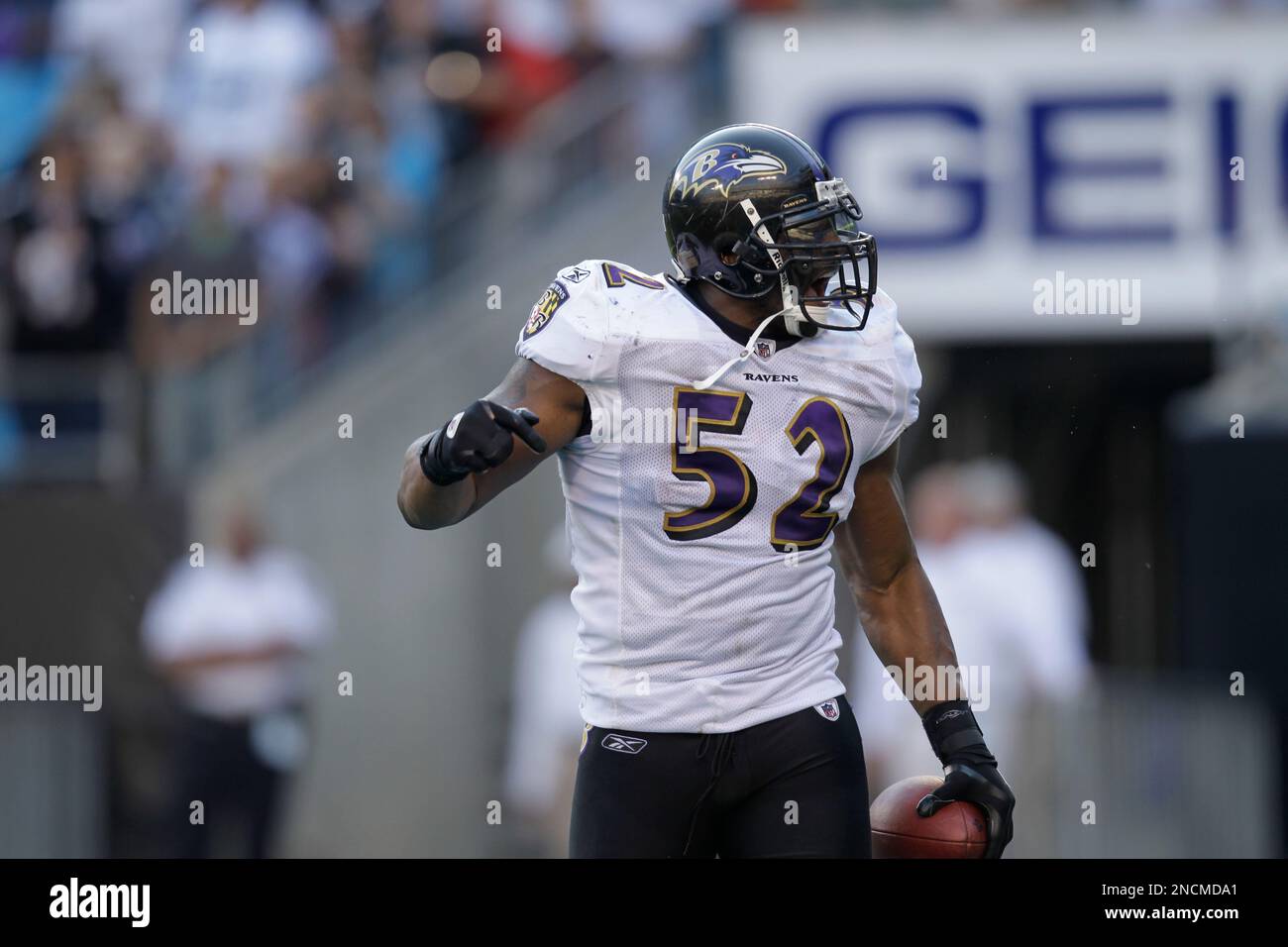 Baltimore Ravens' Ray Lewis (52) celebrates his touchdown against the ...