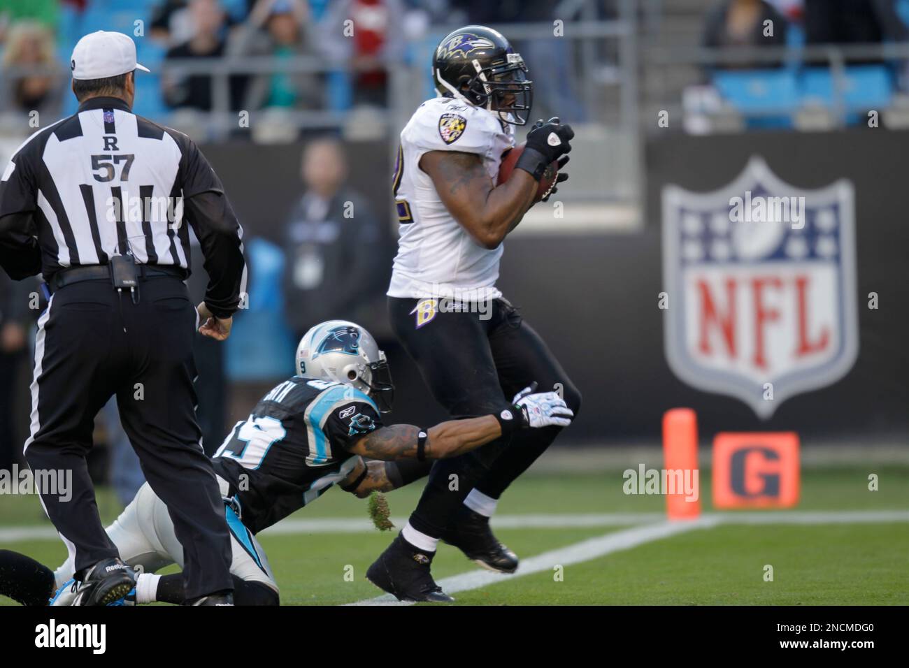 Baltimore Ravens' Ray Lewis (52) returns an interception for a ...