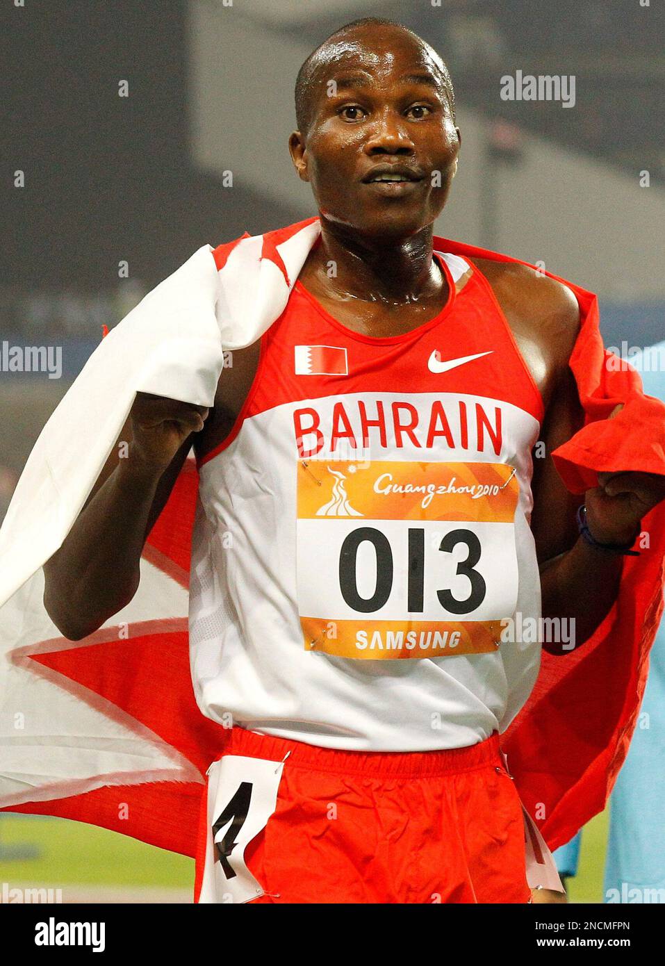 Bahrain's Mahboob Ali Hasan Mahboob celebrates after winning the gold ...