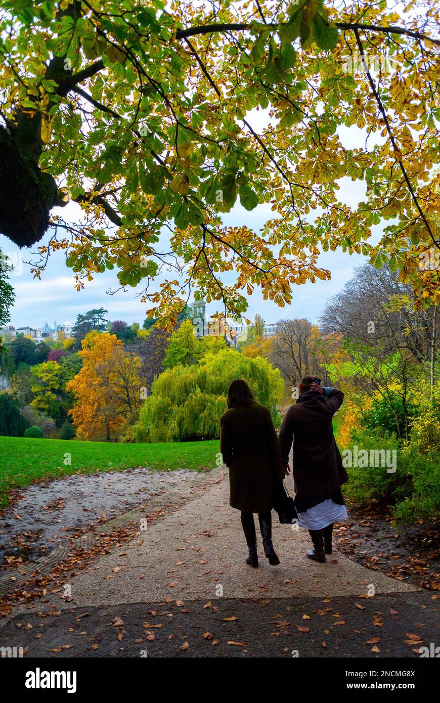 Paris, France, Autumn Park Scenes, People Walking Stock Photo - Alamy