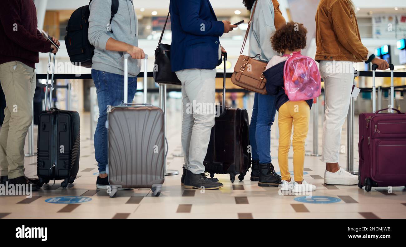 Immigration queue hi-res stock photography and images - Alamy