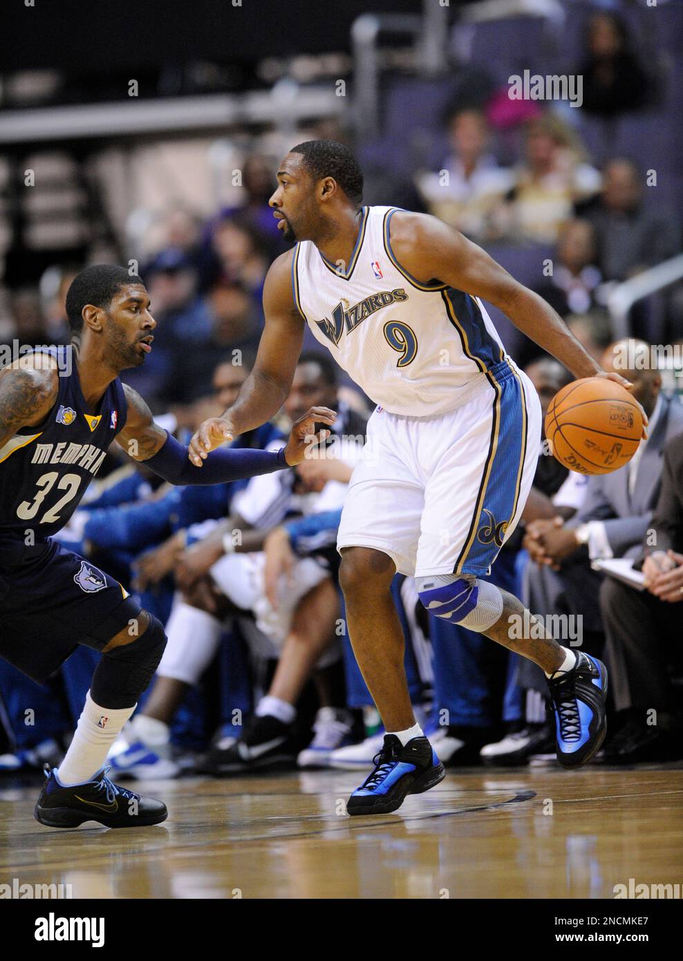 Washington Wizards point guard Gilbert Arenas (9) dribbles against ...