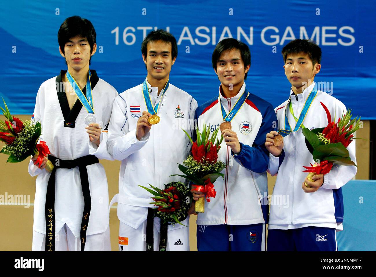 From left, silver medal's winner Kim Seong Ho of South Korea, gold ...