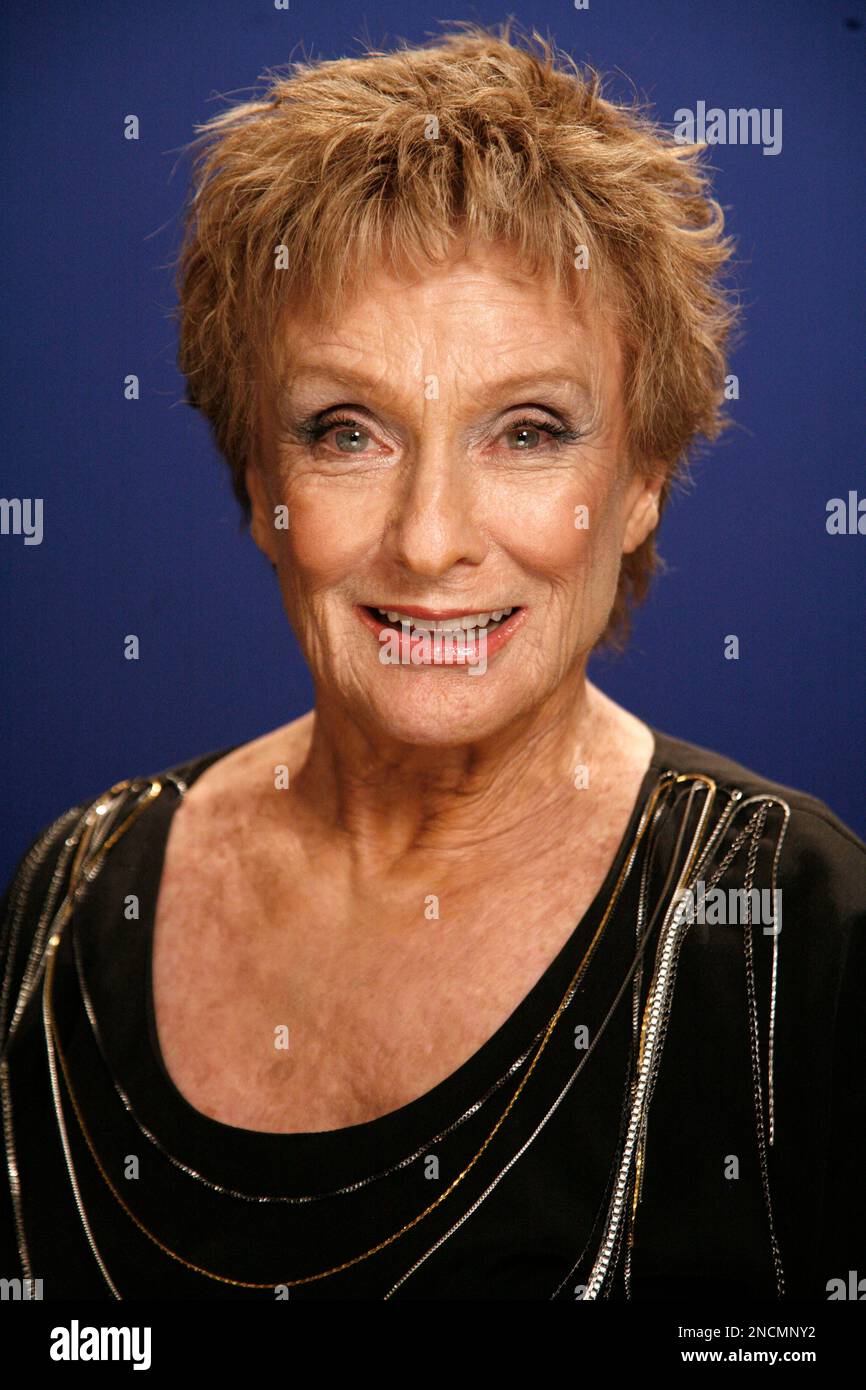 Actress Cloris Leachman poses for a portrait Tuesday, Nov. 16, 2010 in ...