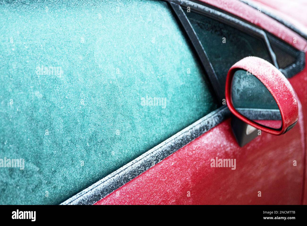 Frozen windows hi-res stock photography and images - Alamy